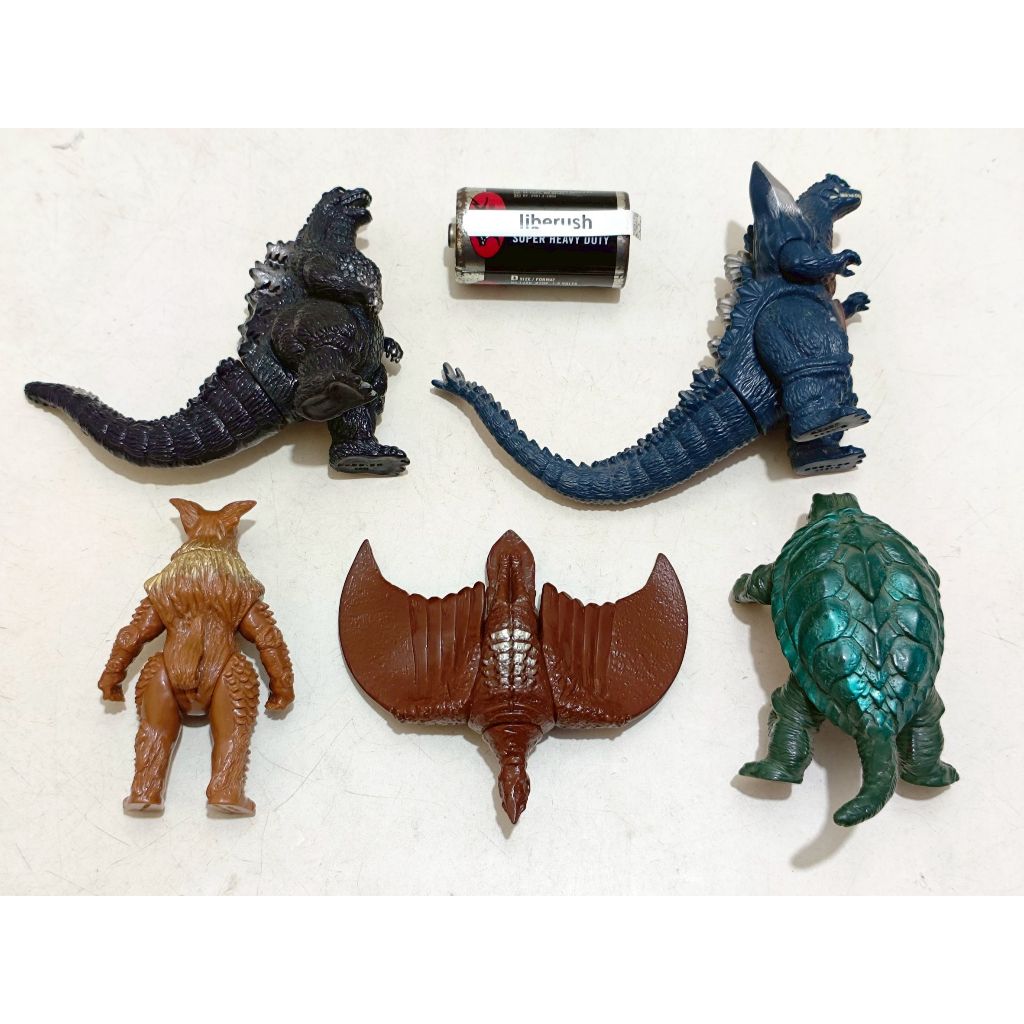 Jual vintage toho bandai mini sofubi space godzilla , king caesar ...