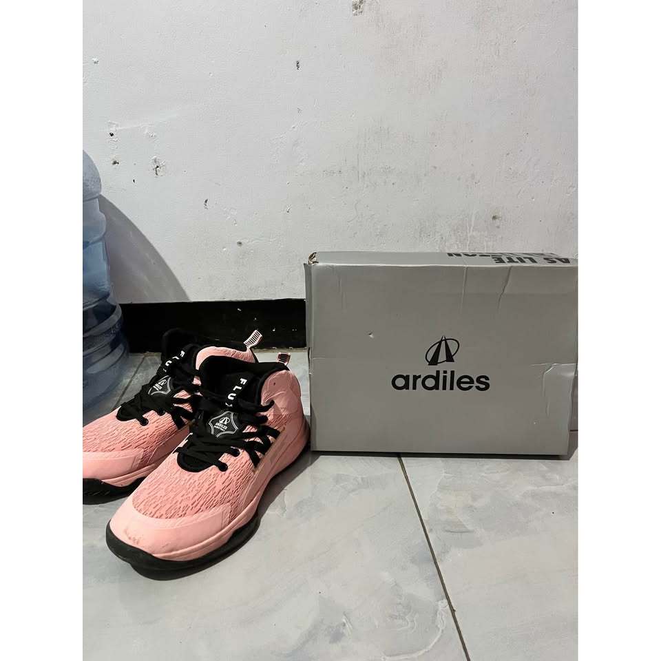 Jual Ardiles Flux Sepatu Basket Merah Muda - Trendi Dan Empuk 43 (nego ...