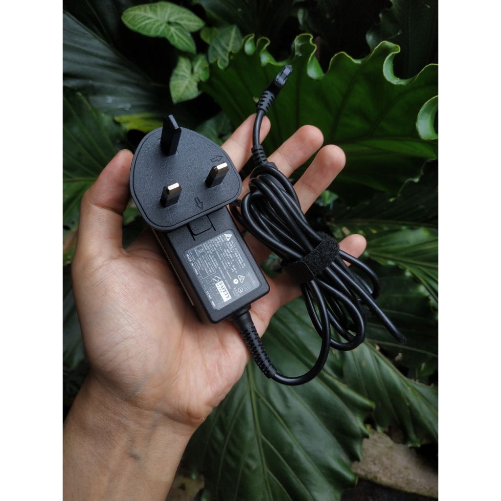 Jual Adaptor wacom Cintiq 13HD monitor drawing display original bawaan ...