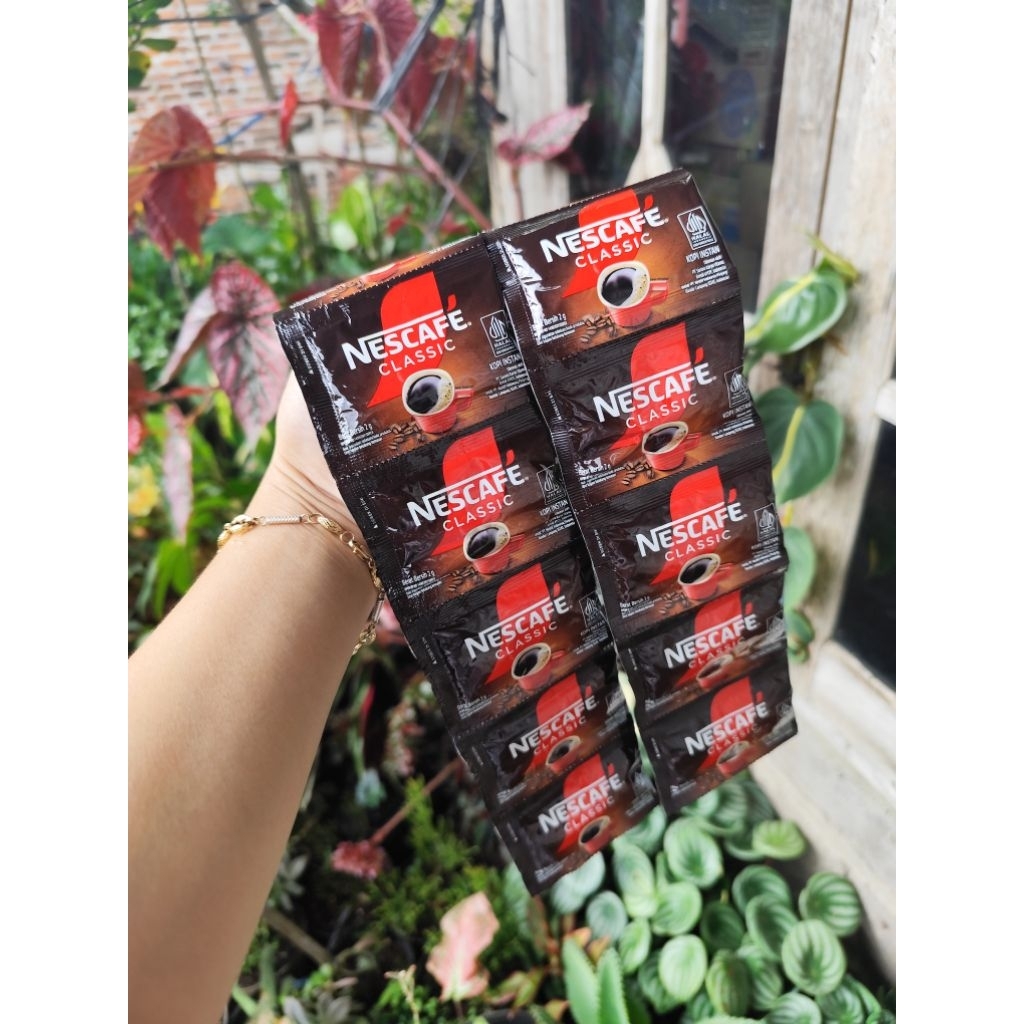 Jual Nescafe Classic Nescafe Ice Roast Renceng isi 10 sachet | Shopee ...