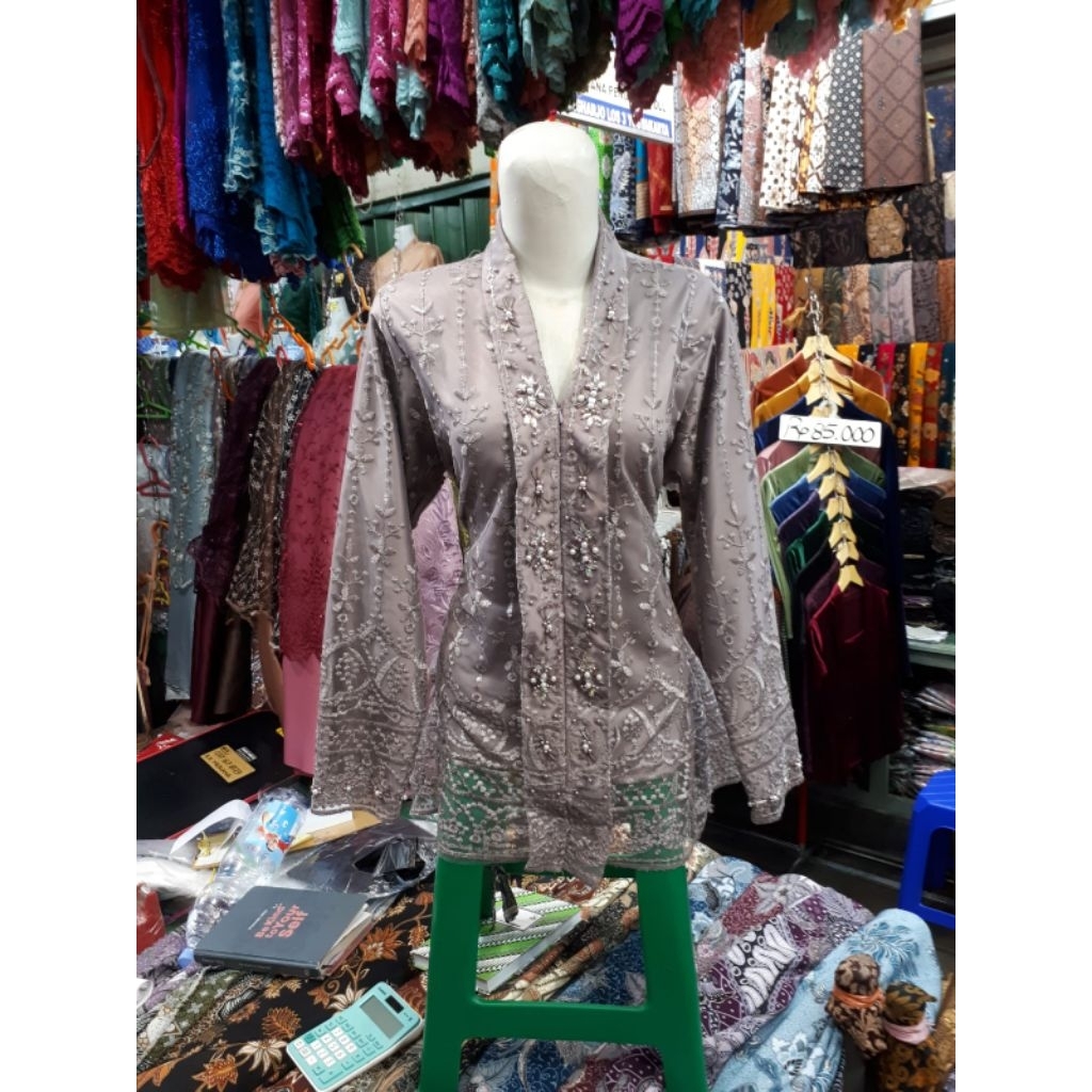 Jual Kebaya Kartini Modern Tile Hitam Taro Payet Batu | Shopee Indonesia
