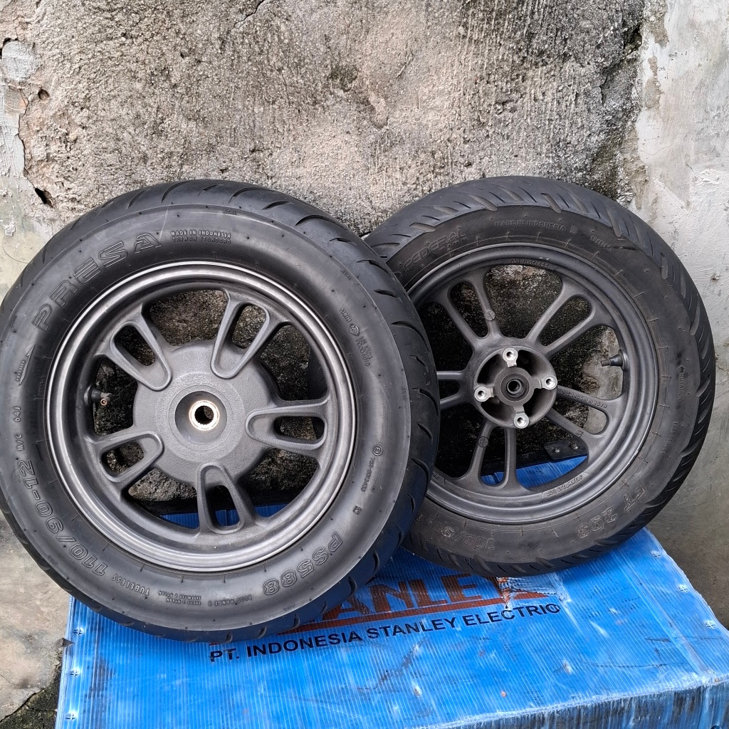 Jual Velg scoopy ring 12 scoopy new terbaru original copotan satu set ...