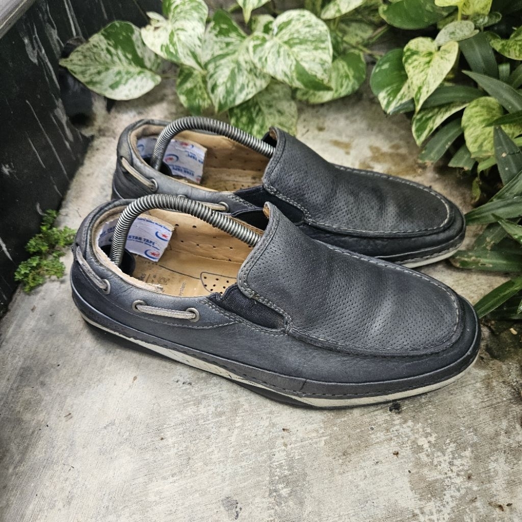 Jual sepatu loafer second clarks size 42(26cm) | Shopee Indonesia