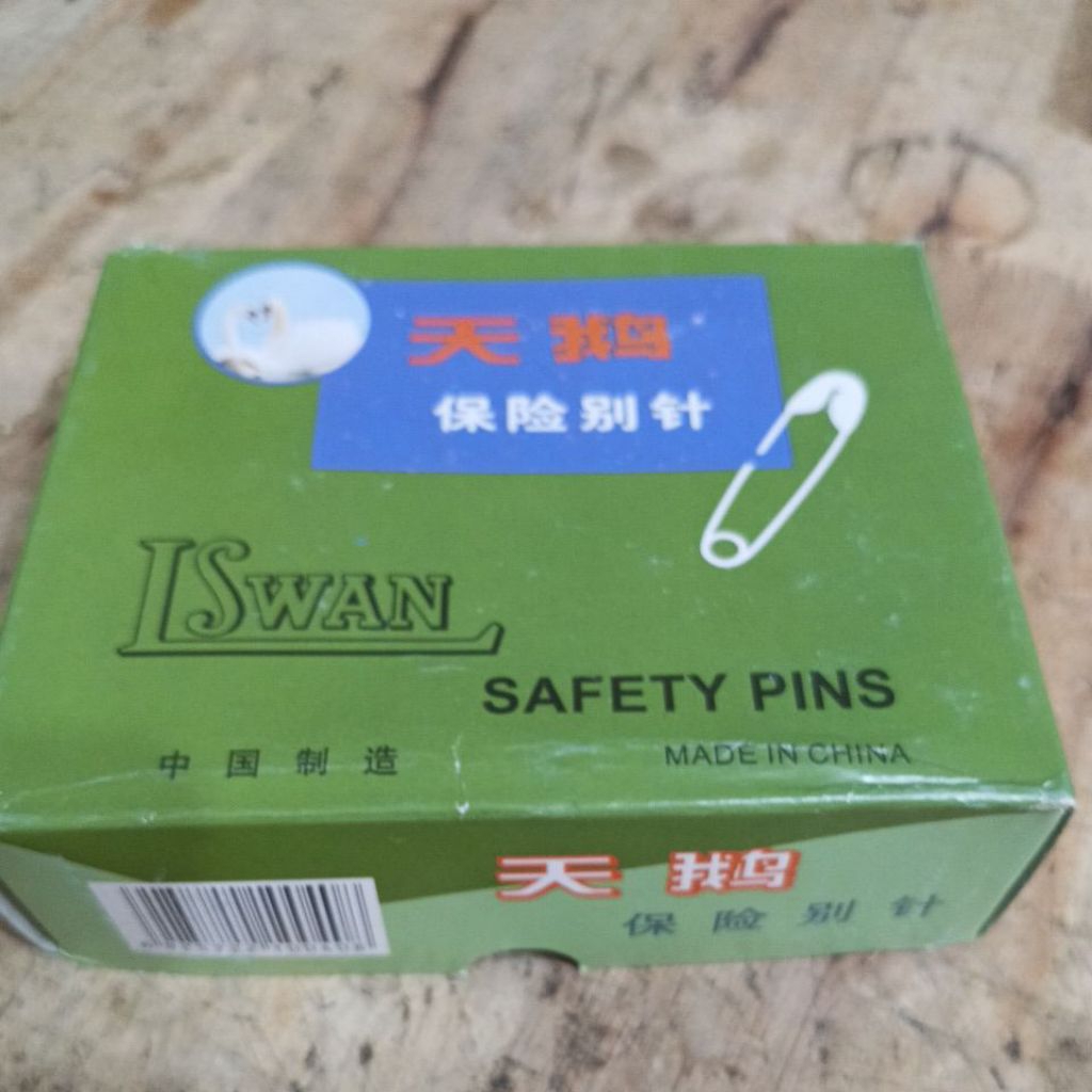 Jual Peniti Hijab/Safety pins Swans Harga per Box isi 1/2 gross ...