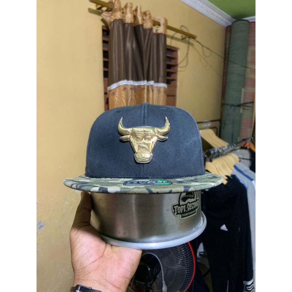 Jual TOPI CHICAGO BULL SECOND/TOPI BEKAS/TOPI LELONG | Shopee Indonesia