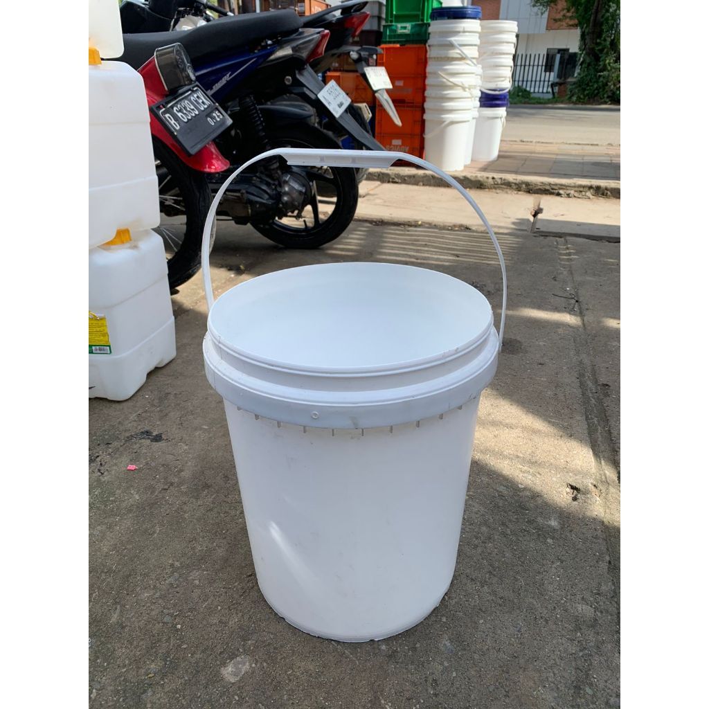 Jual Ember plastik bekas cat 25kg terdekat/Ember bekas 20 liter murah ...