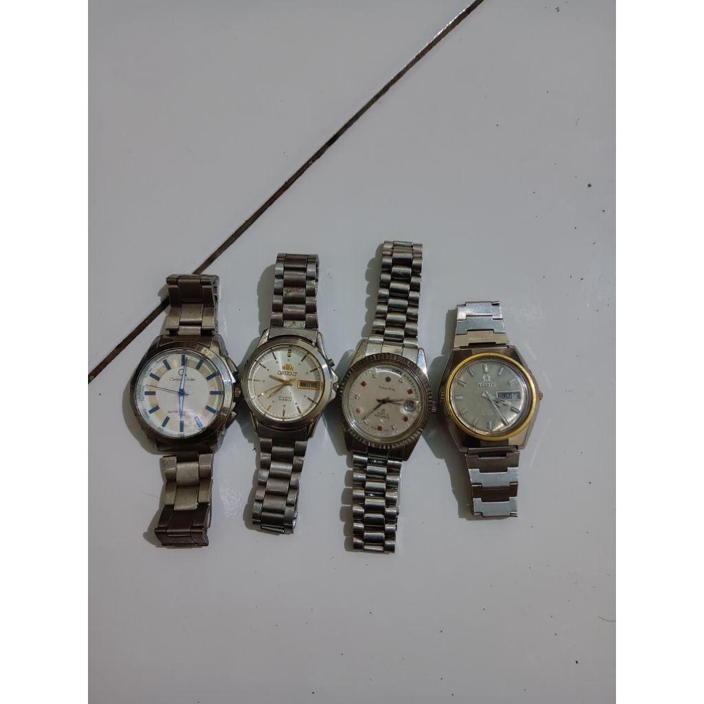 Jual JAM TANGAN SECOND KONDISI NORMAL NYALA MINUS KELENGKAPAN SAJA ...
