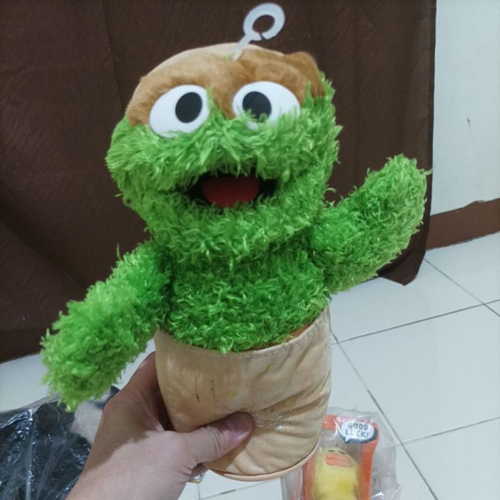 Jual Boneka Oscar The Grouch in The Trash Can | ORIGINAL SESAME STREET ...