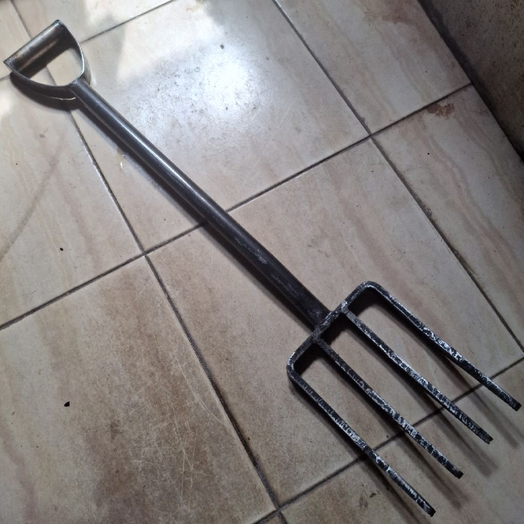 Jual GARPU TANAH INJAK BAJA ASLI SUPER TEBAL 4 MATA / GARPU TANAH ...