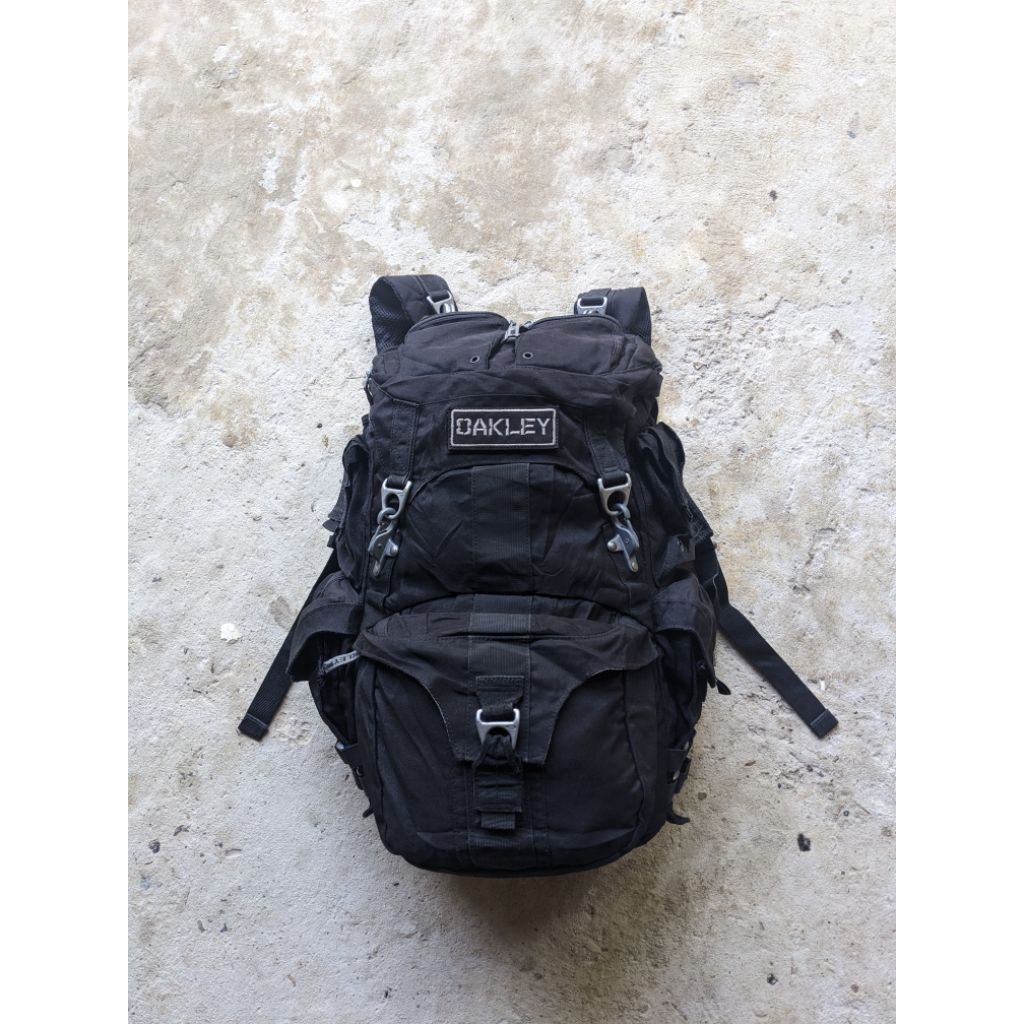 Jual OAKLEY Mechanism 30L Backpack | Shopee Indonesia