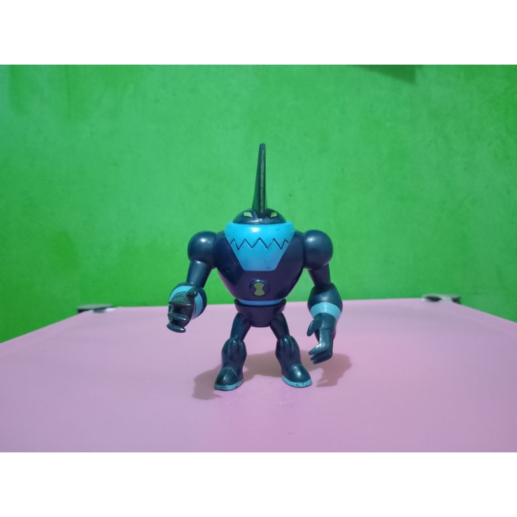 Jual Figure BEN 10 ULTIMATE ALIEN - EATLE - CN Bandai Murah Retro ...