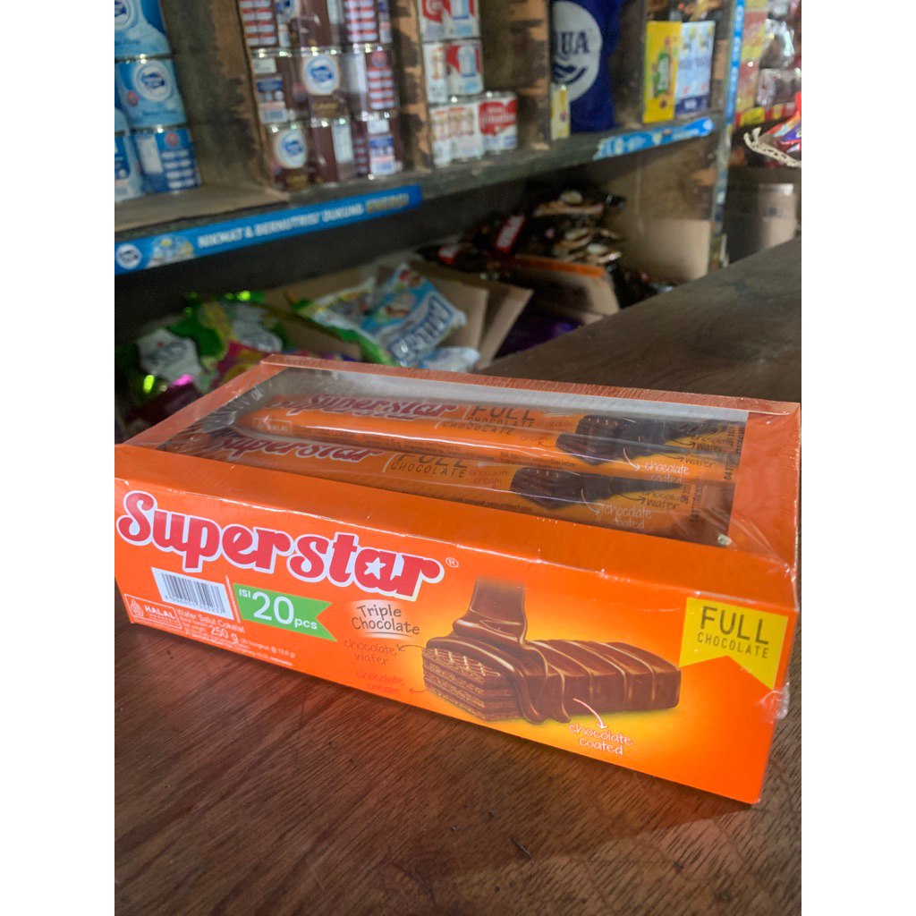 Jual Superstar Triple Chocolate Wafer 1 box isi 20 pcs | Shopee Indonesia
