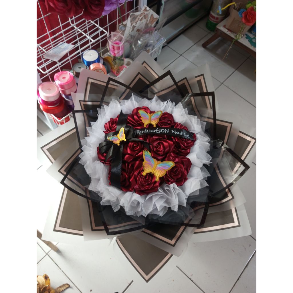 Jual buket mawar satin, buket wisuda, round buket, buket bunga | Shopee ...