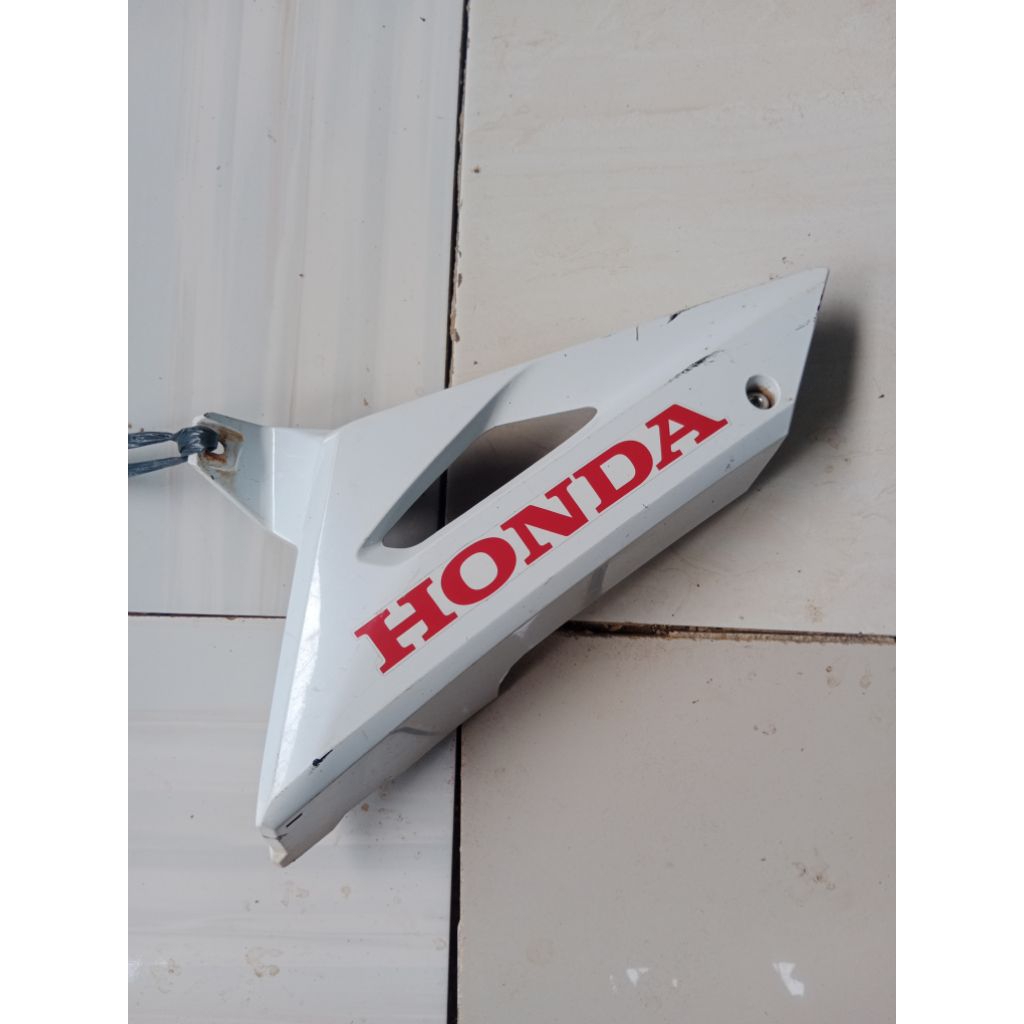 Jual Undercowl Honda CBR 150 R cm Kiri . Original. Seken. Ada minus ...