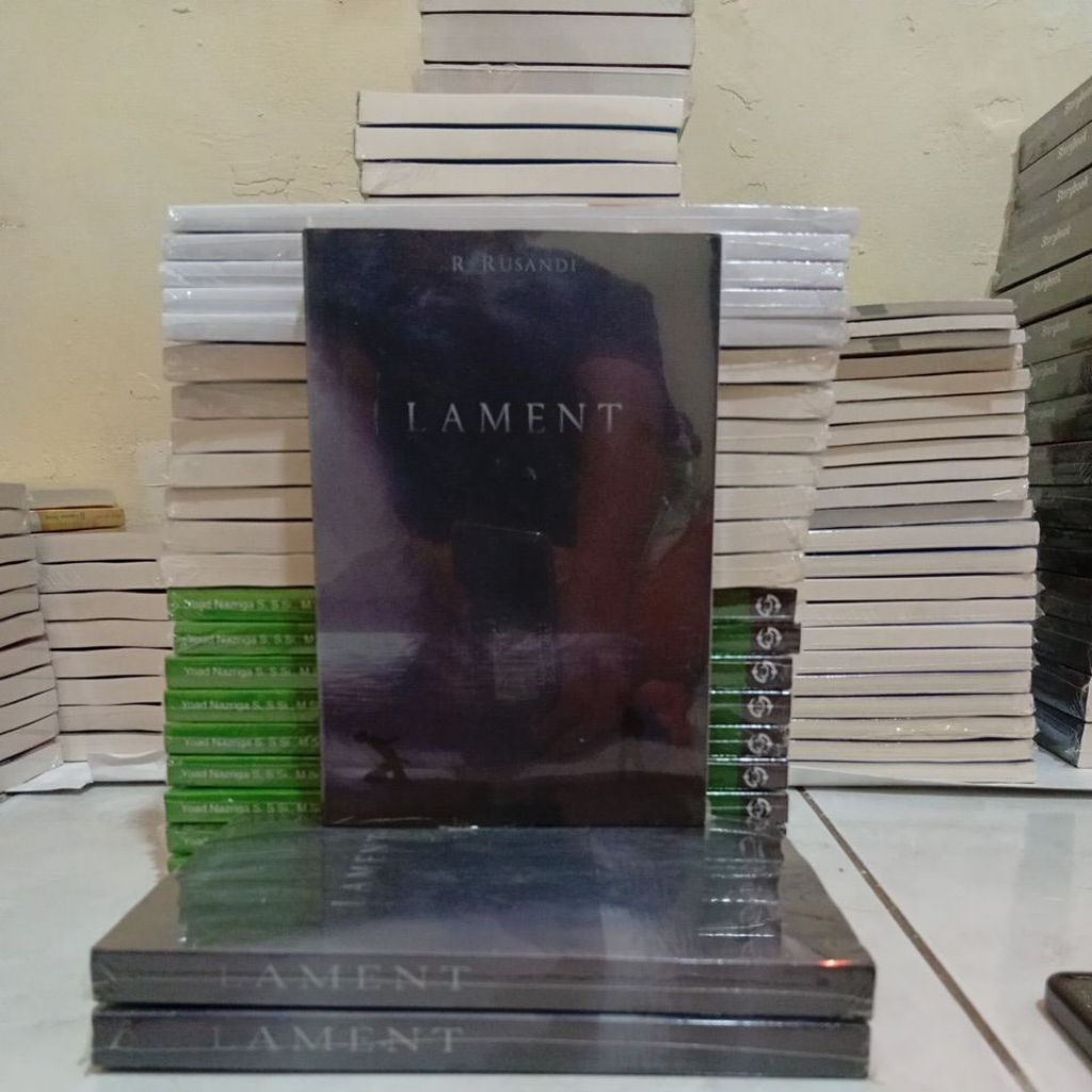 Jual Best seller buku lament by R rusandi | Shopee Indonesia