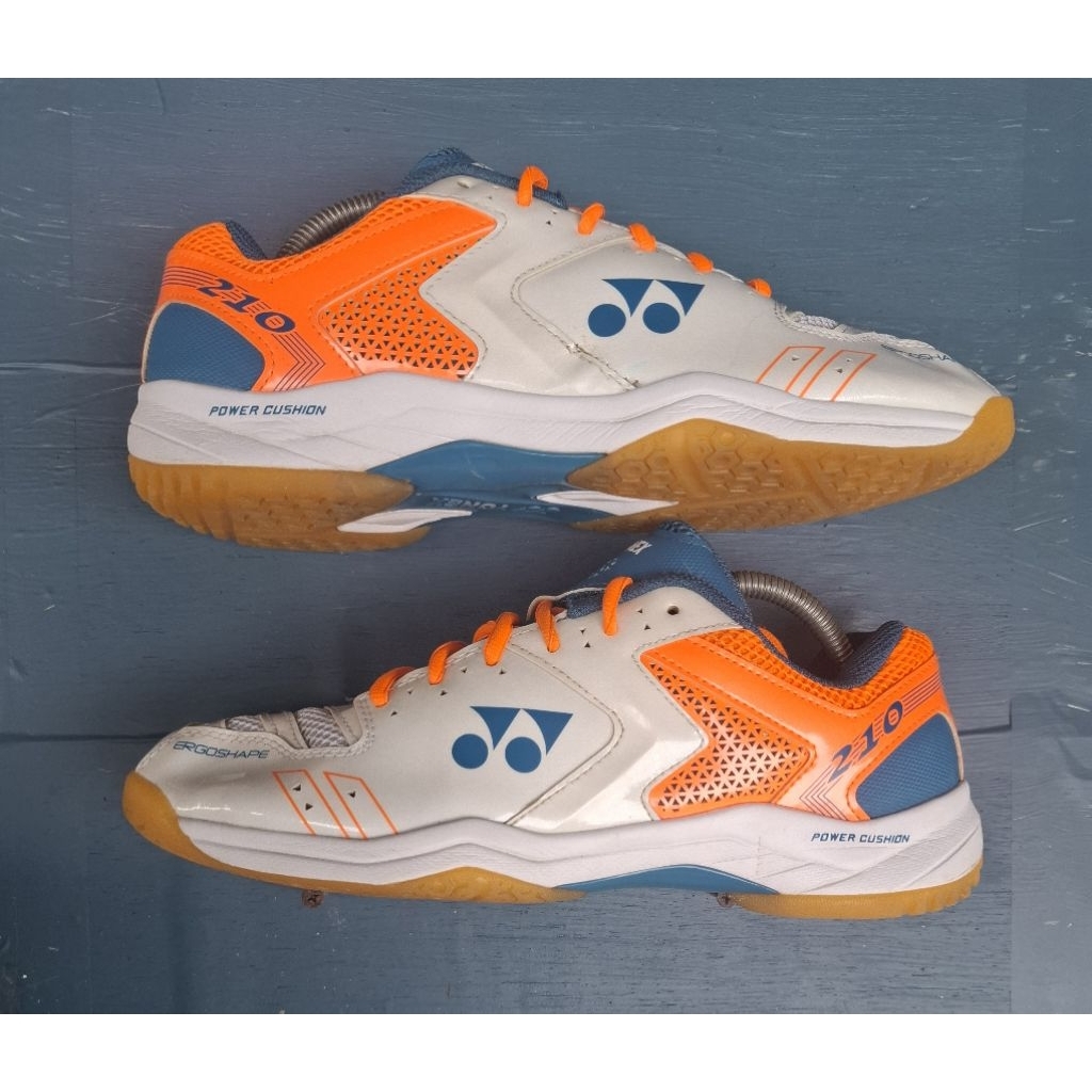Jual Sepatu Yonex power cushion 210 (Second) | Shopee Indonesia