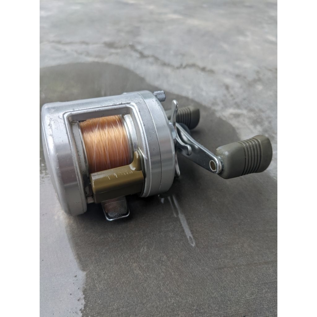 Jual Shimano calcutta 200 bait casting reel Made in japan | Shopee ...