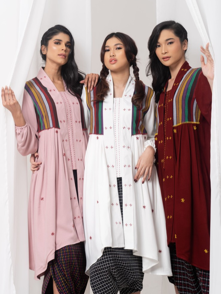 Jual Adrie Basuki - Lembayung Embroidery Lurik Kebaya Premium Elegan ...