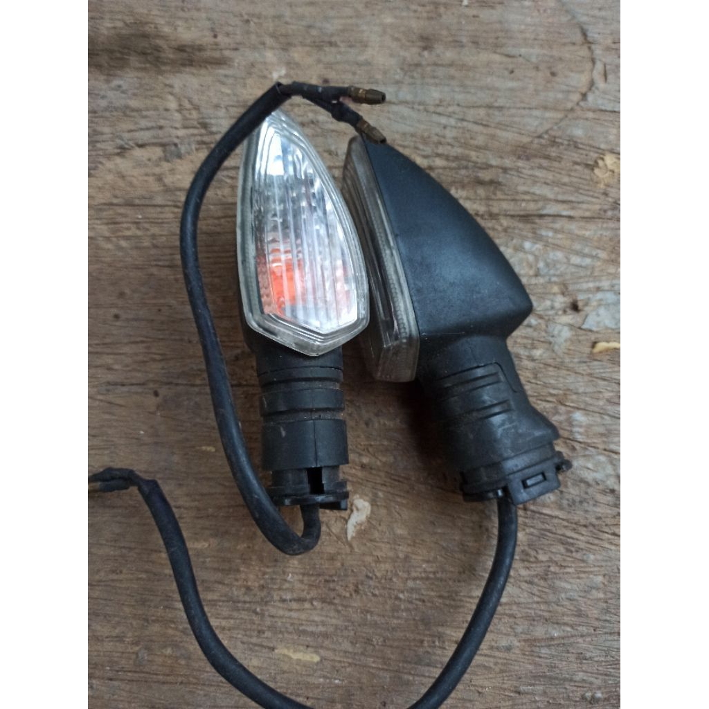 Jual LAmpu sen r15 v3 original kanan kiri secnd | Shopee Indonesia