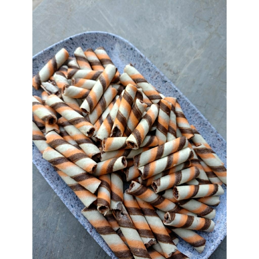 Jual Snack lebaran Astor 3 warna Wafer roll manis enak Murah 250gr ...