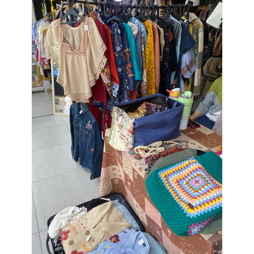 Jual Preloved live bazaar | Shopee Indonesia