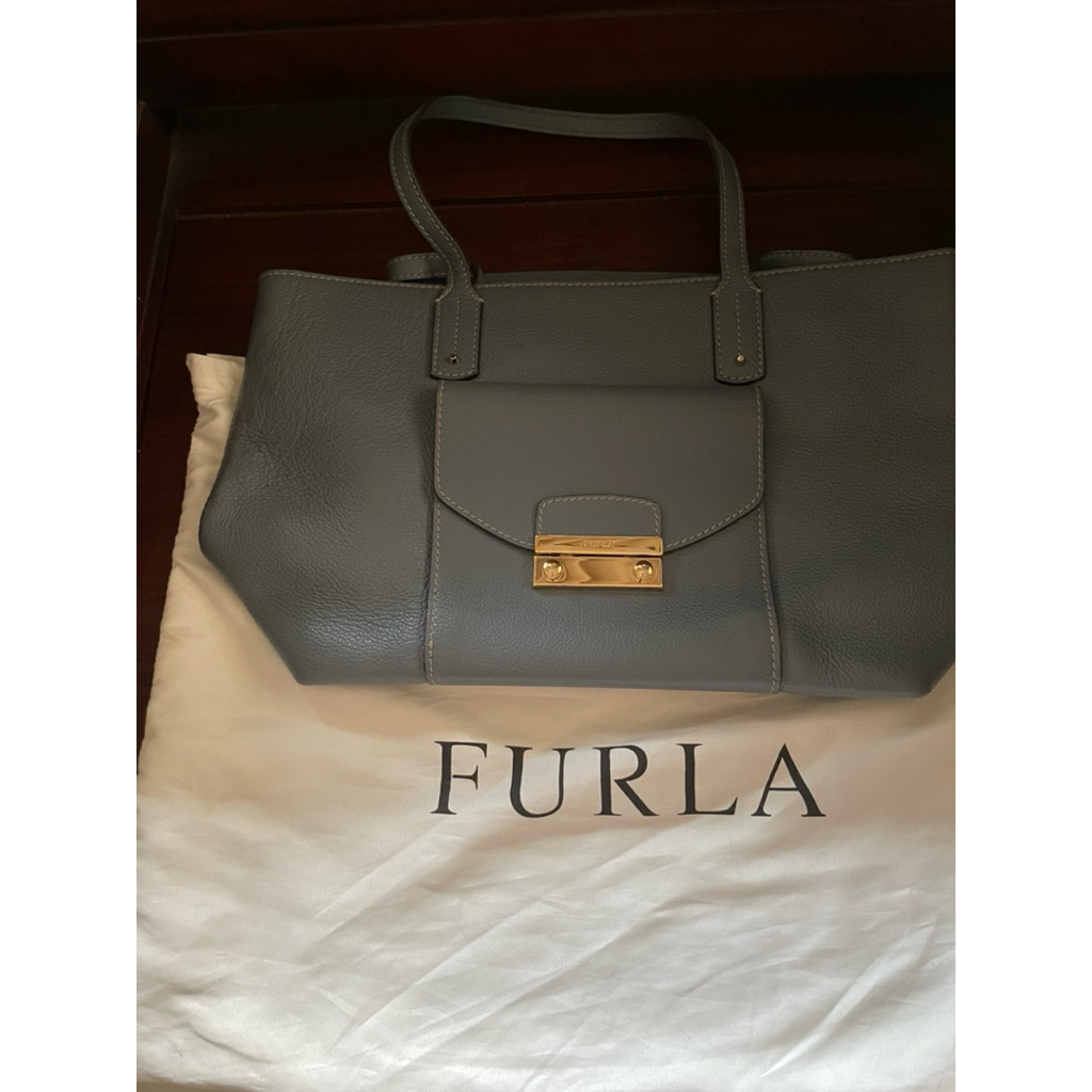 Jual Furla Grey Pebbled Leather Shoulder Bag | Shopee Indonesia