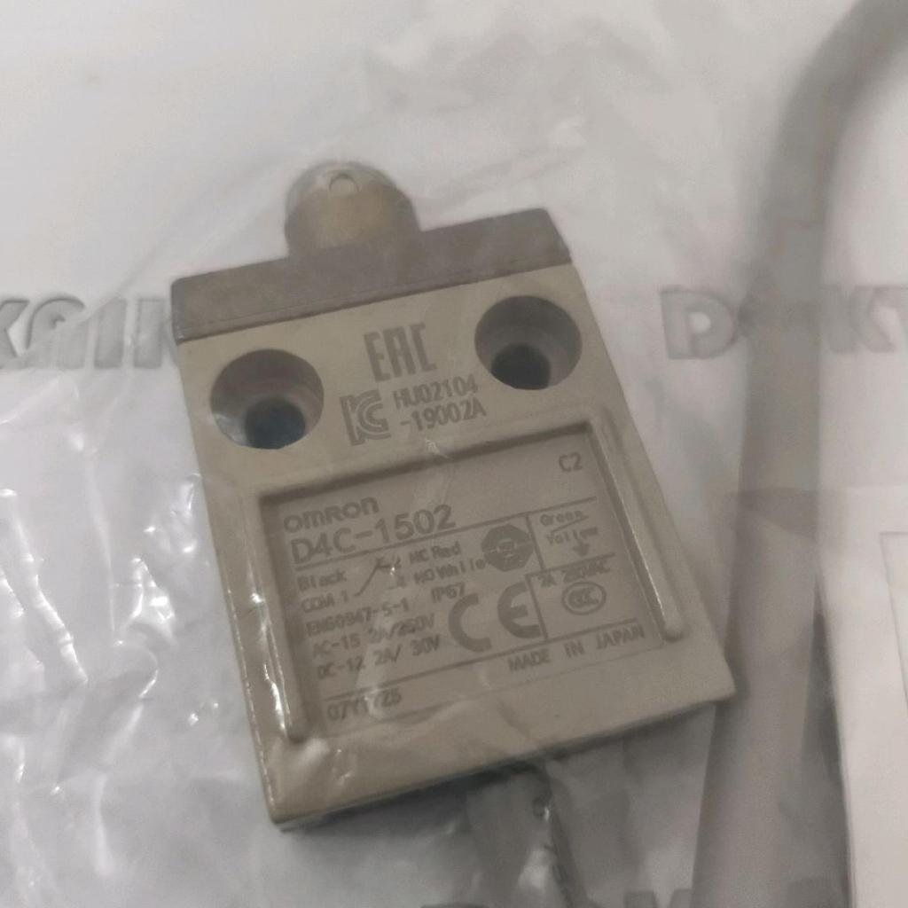 Jual Omron Limit Switch D4C-1502 OMRON Photoelectric Switch D4C1502 D4C 1502 | Shopee Indonesia
