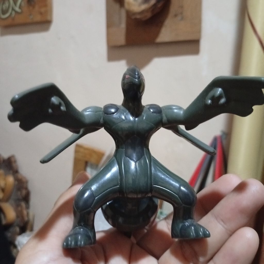 Jual happy meal toys pokemon zekrom figure | Shopee Indonesia