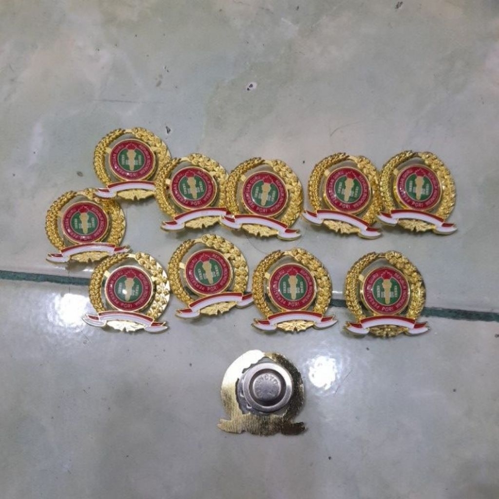 Jual Pin PGRI logam kuningan lapis fiber magnet | Shopee Indonesia