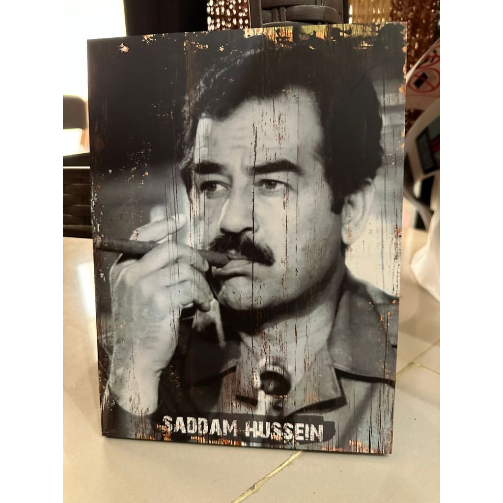 Jual Poster Saddam Husein Dekorasi Hiasan Pajangan Dinding Bingkai Kayu ...