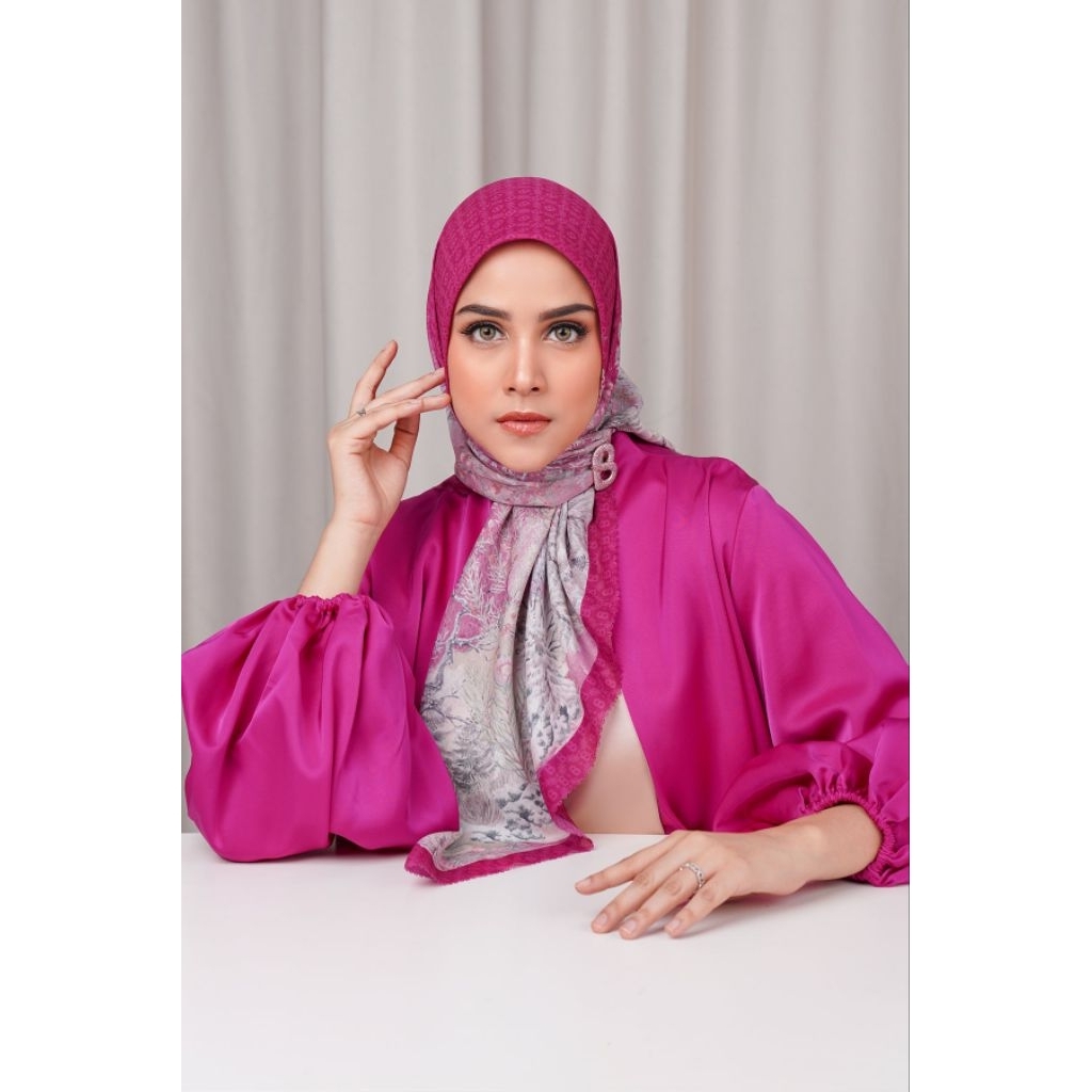 Jual BUTTONSCARVES AS IS HOLIDAY Plum REG | Shopee Indonesia