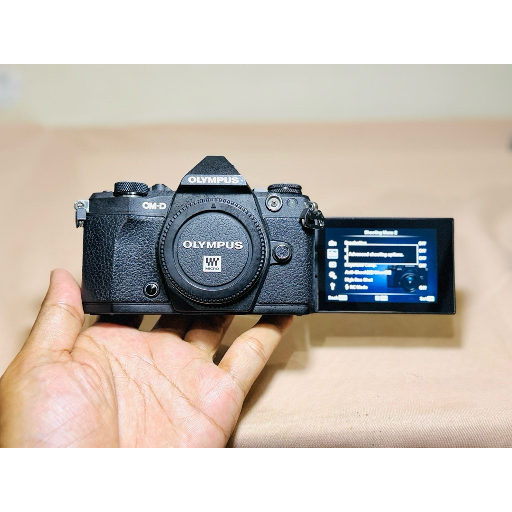 Jual OLYMPUS OMD EM5 mark II 2 MULUSS | Shopee Indonesia