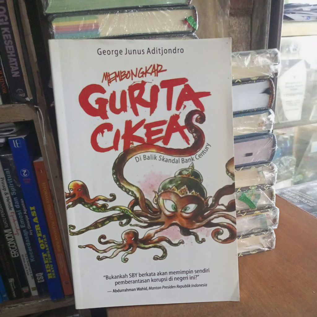 Jual Buku MEMBONGKAR GURITA CIKEAS DI Balik Skandal Bank Century George ...