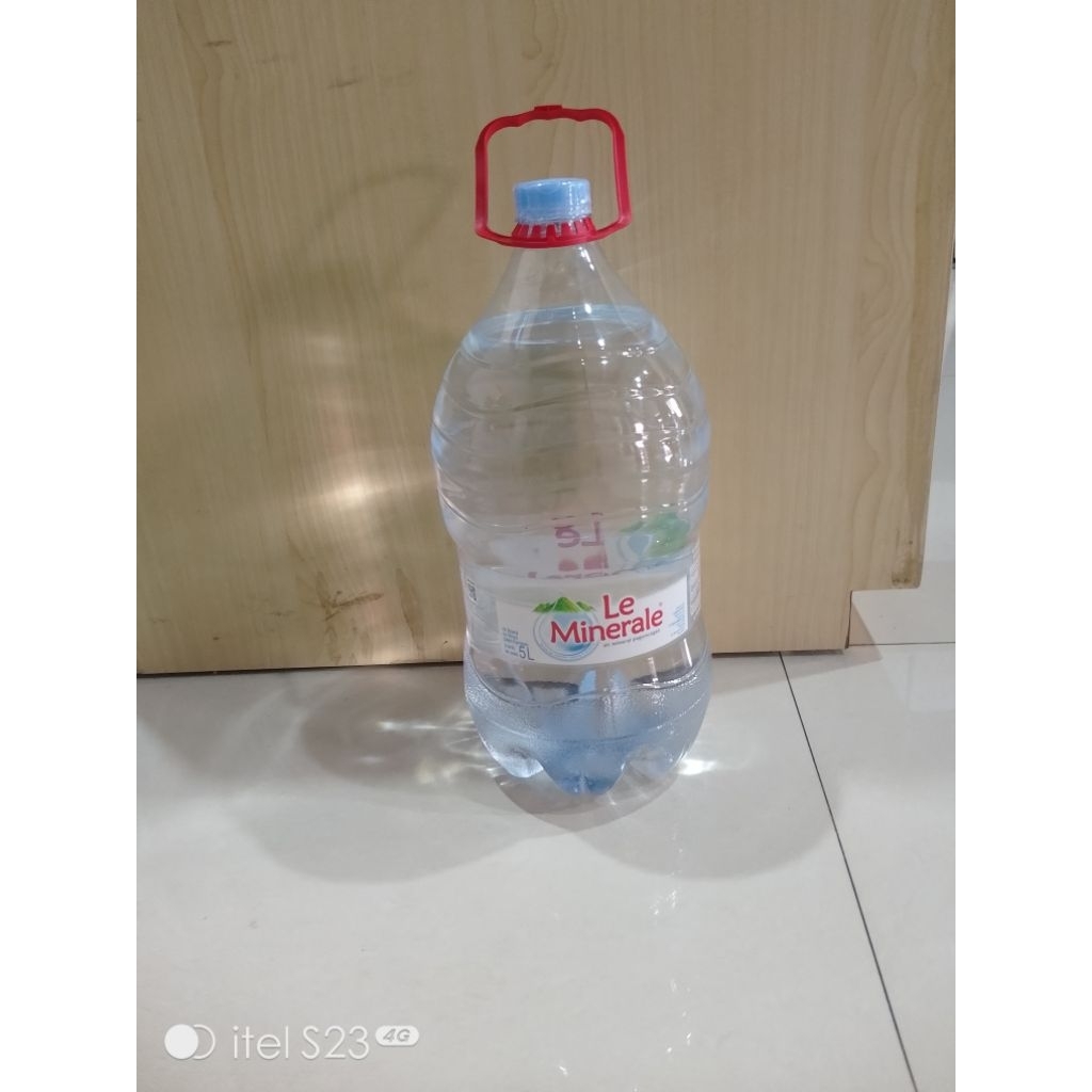 Jual lee mineral galon kecil 5 liter air minum | Shopee Indonesia