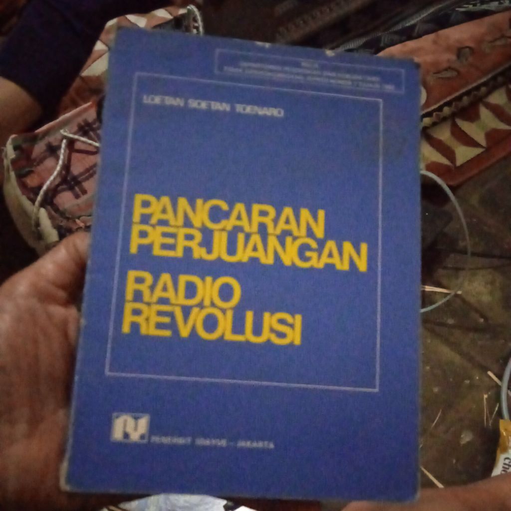 Jual buku Pancaran Perjuangan Radio Revolusi, buku original jadul ...