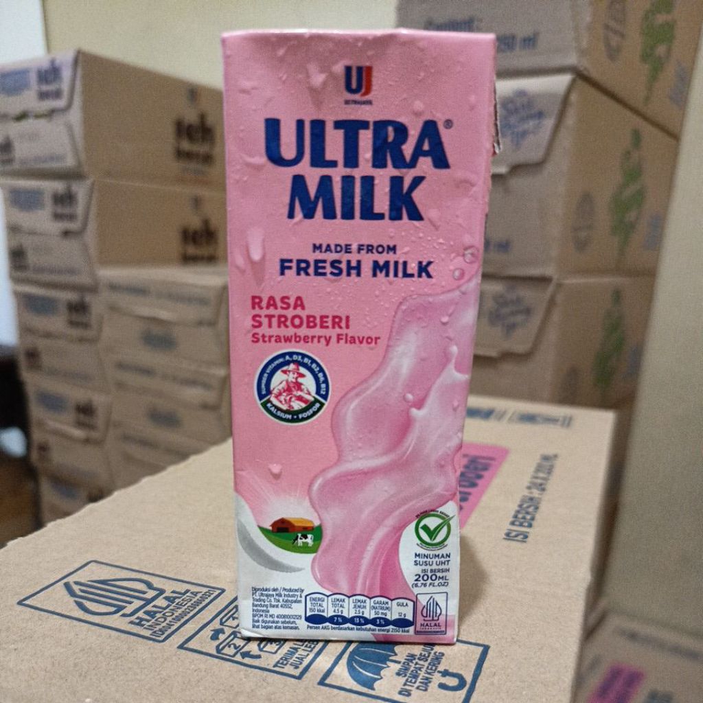 Jual Susu UHT Ultra Milk Rasa Stroberi ukuran 200 Mili, 1 karton/dus ...