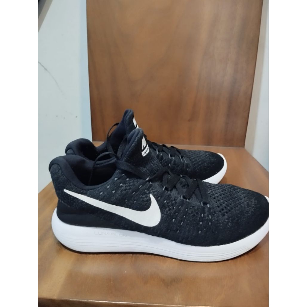 Jual SEPATU RUNNING SNEAKERS NIKE LUNAR EPIC LOW SIZE 40 BEKAS PRELOVED ...