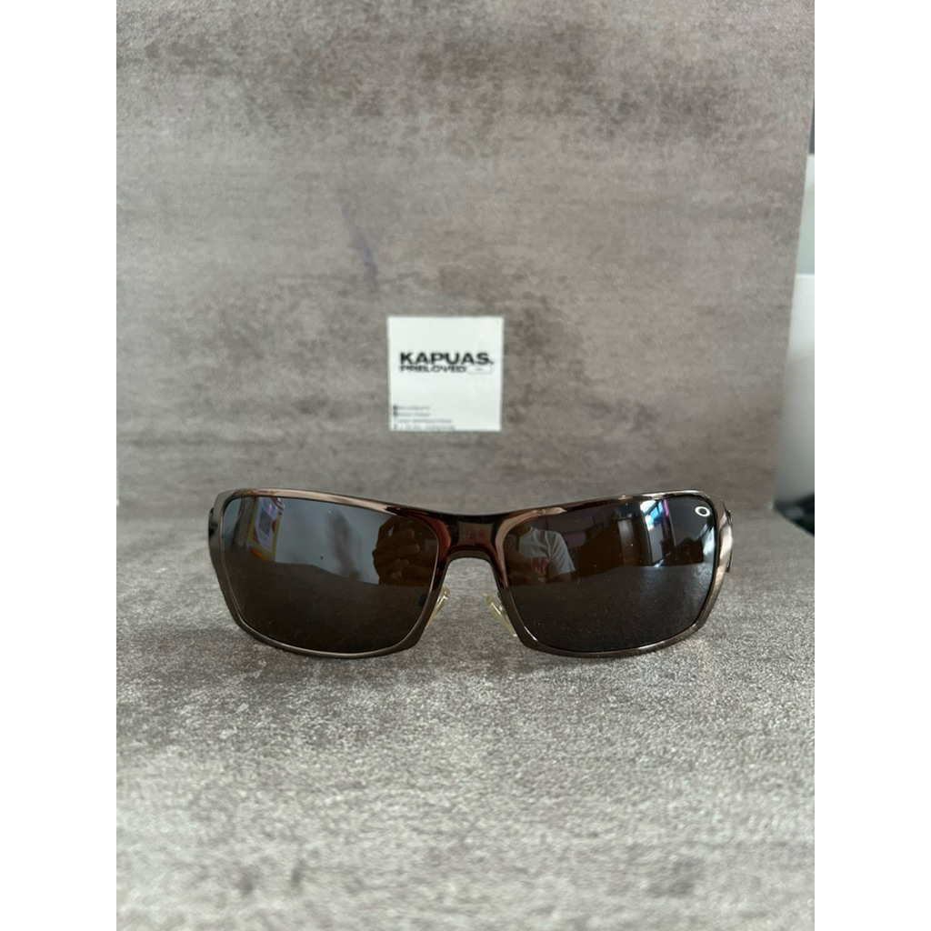 Jual Oakley Spike. Ini adalah model kacamata hitam bergaya sporty yang ...