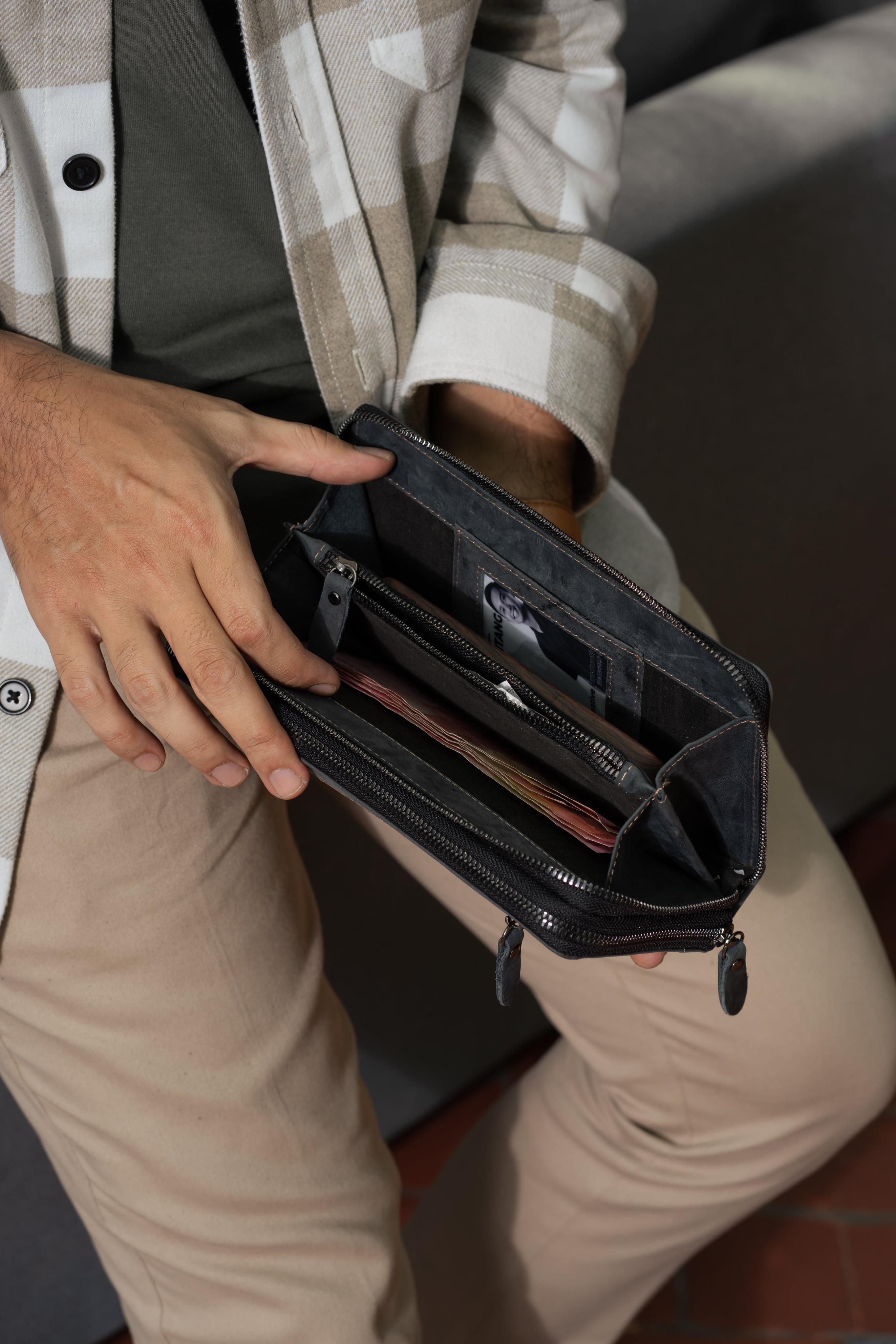 Jual Reven Leather Benicio Handbag - Tas Tangan Clutch Pria Kulit Sapi ...