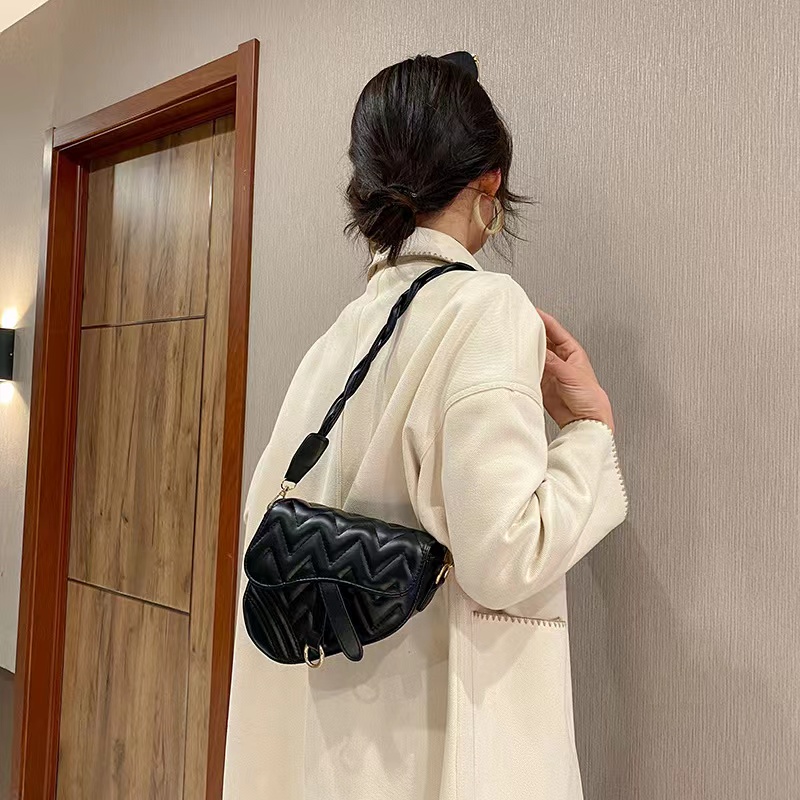 Jual CHIKA Tali 2 TAS SELEMPANG SHOULDER BAG WANITA Polos dan Tali ...