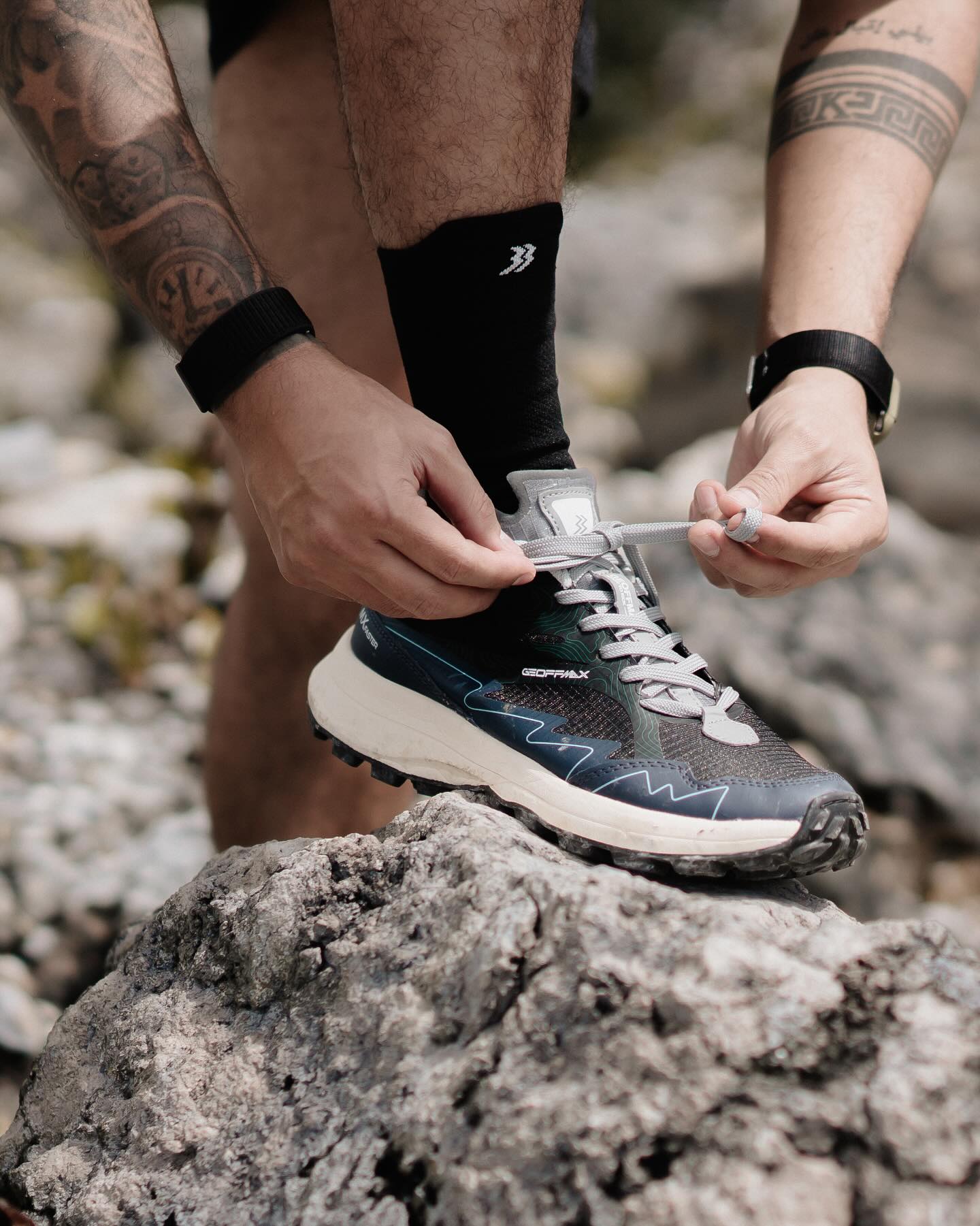 Jual Geoff Max - MX Faster Monochrome Trail Running Race Pria & Wanita ...