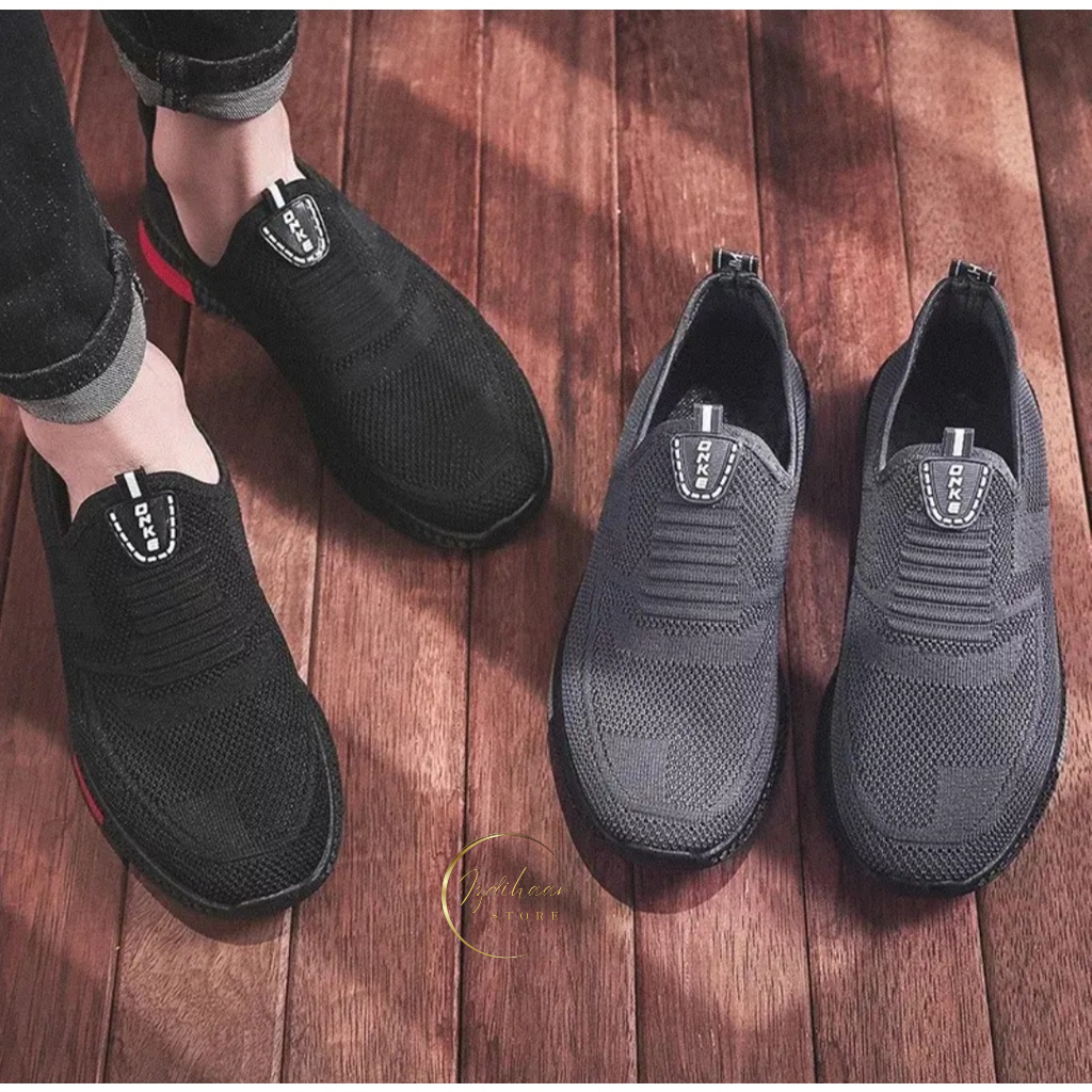 Jual Sepatu slip on pria Kasual Hitam ONKE AL tanpa tali | Shopee Indonesia