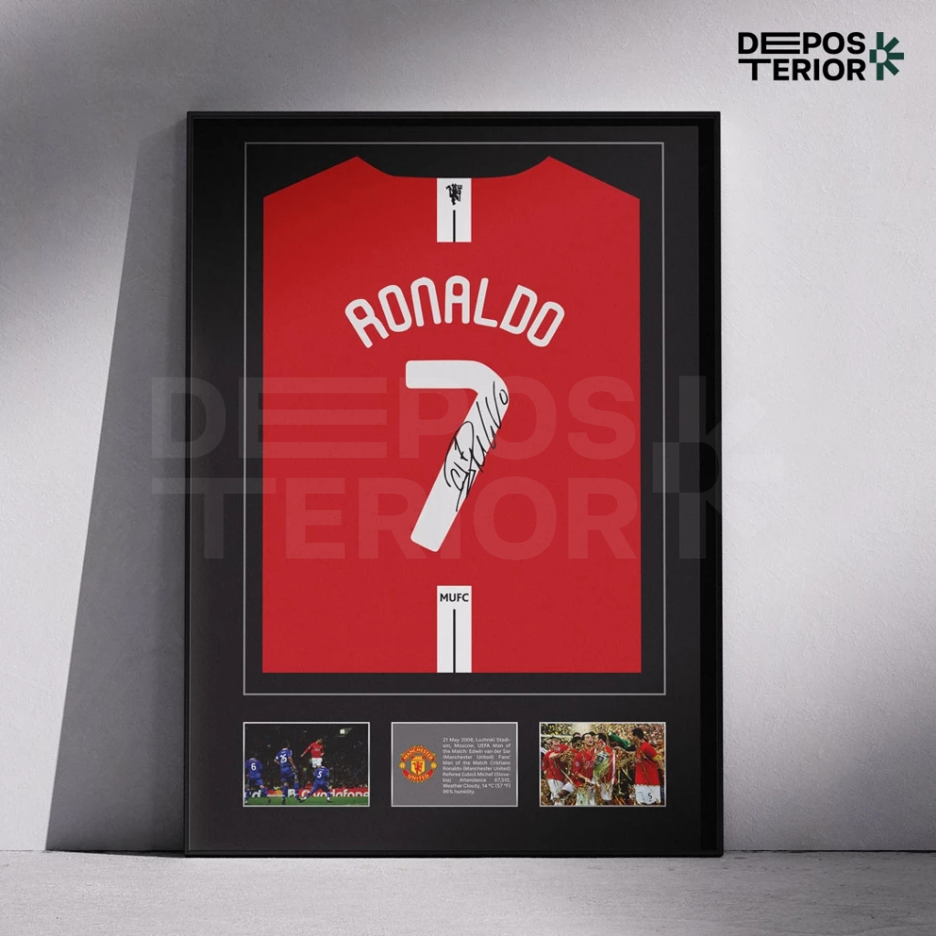 Jual Frame Poster Jersey Cristiano Ronaldo | Poster CR7 | Shopee Indonesia