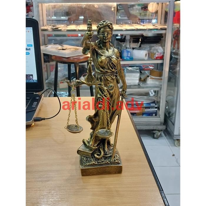 Jual Madison Gallery - Patung Dewi Keadilan Gold Patung Lady Of Justice ...