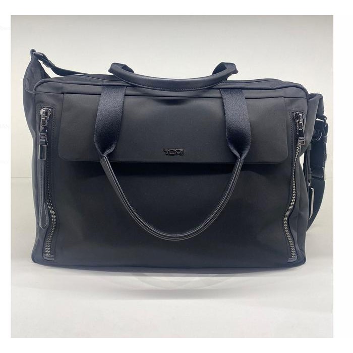 Jual TUM I Voyageur Bevy Boarding Tote Bag - Black/Gunmetal | Shopee ...