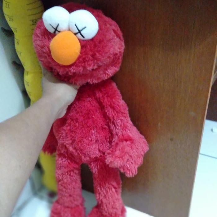 Jual boneka elmo sesame street original kaws uniqlo | Shopee Indonesia