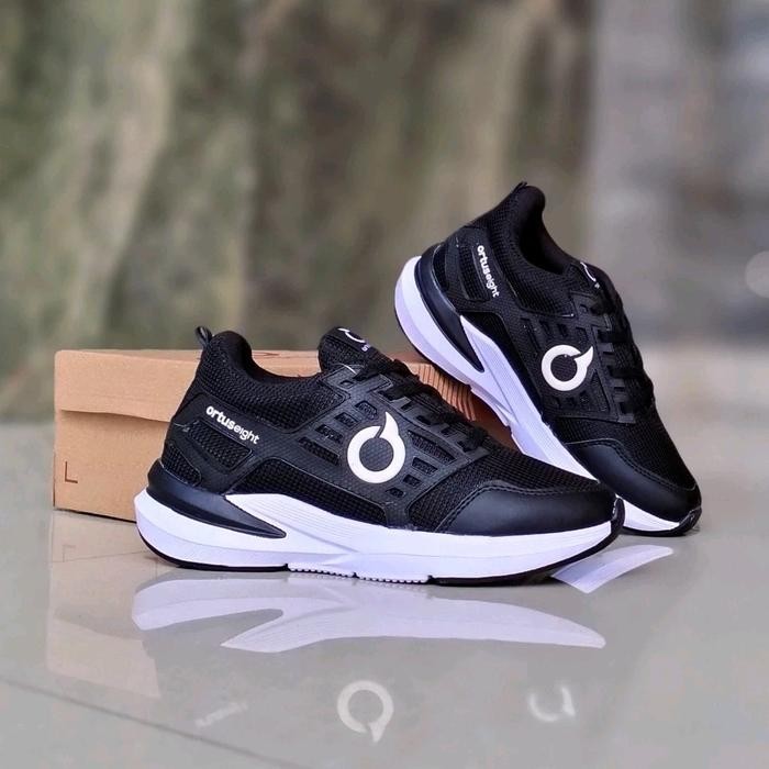 Jual Ortuseight Lifestyle - Sepatu Running Ortuss Hitam Putih Size 36 ...