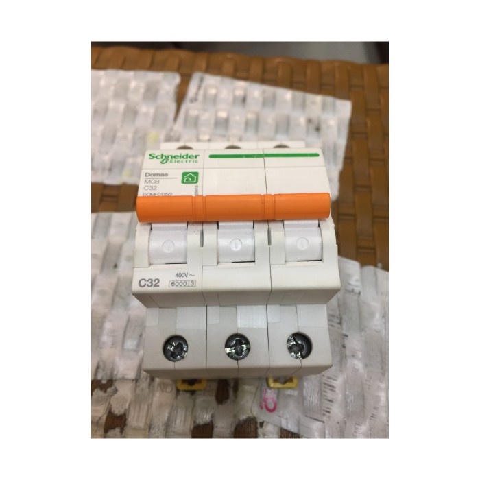 Jual BISA GOSEND! SCHNEIDER MCB DOMAE 3PHASE 32A SNI [ TYPE BARU ] KUALITAS TERBAIK | Shopee ...