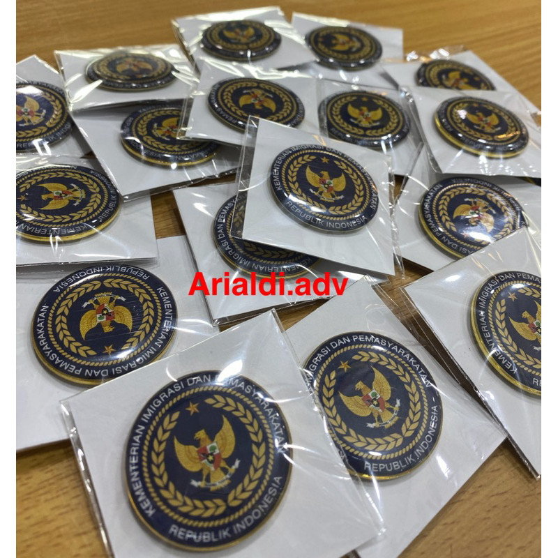 Jual pin KEMENIMIPAS terbaru kuningan tebal dilapis resin magnet pin ...