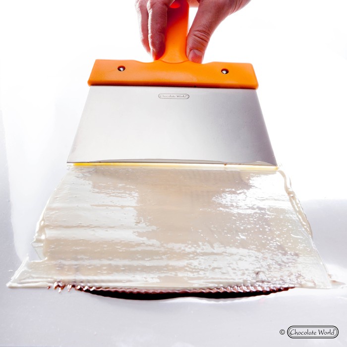 Jual SCRAPER KUE SEGITIGA - CHOCOLATE WORLD SCRAPPER TRAPESIUM 18CM ...